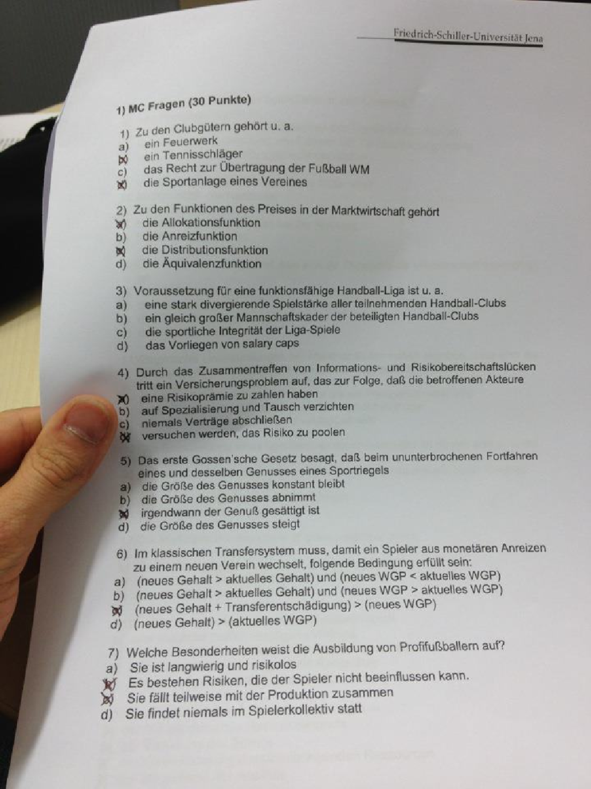 Klausur Wintersemester 2013/2014, Fragen und Antworten - FriedrichrﬁchiTler-Universilat H Ic’u ...
